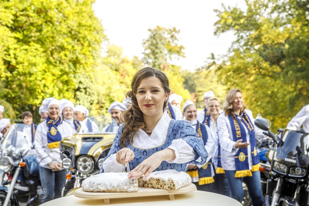 Lisa Zink tritt ihr Amt als 27. Dresdner Stollenmädchen an