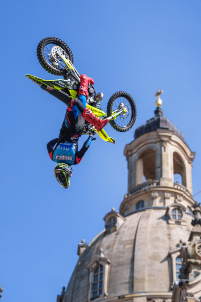 NIGHT of the JUMPs 2025: Jubiläumssaison mit spektakulärer Action in ...