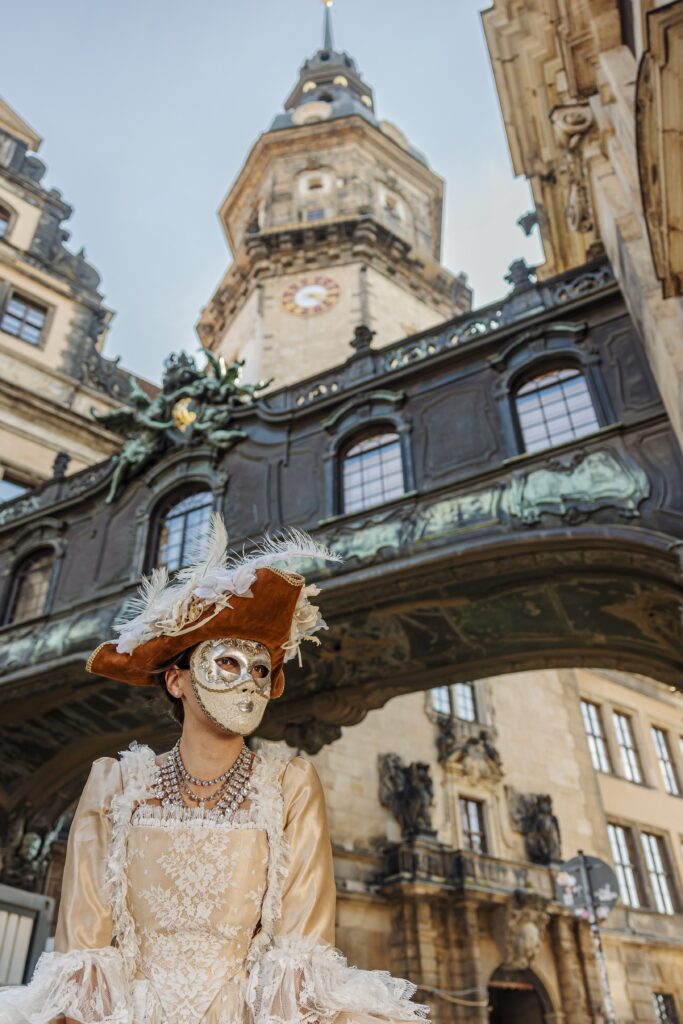 Wo steht die geheimnisvolle Dame dieses Mal? - DAWO! - Dresden am ...